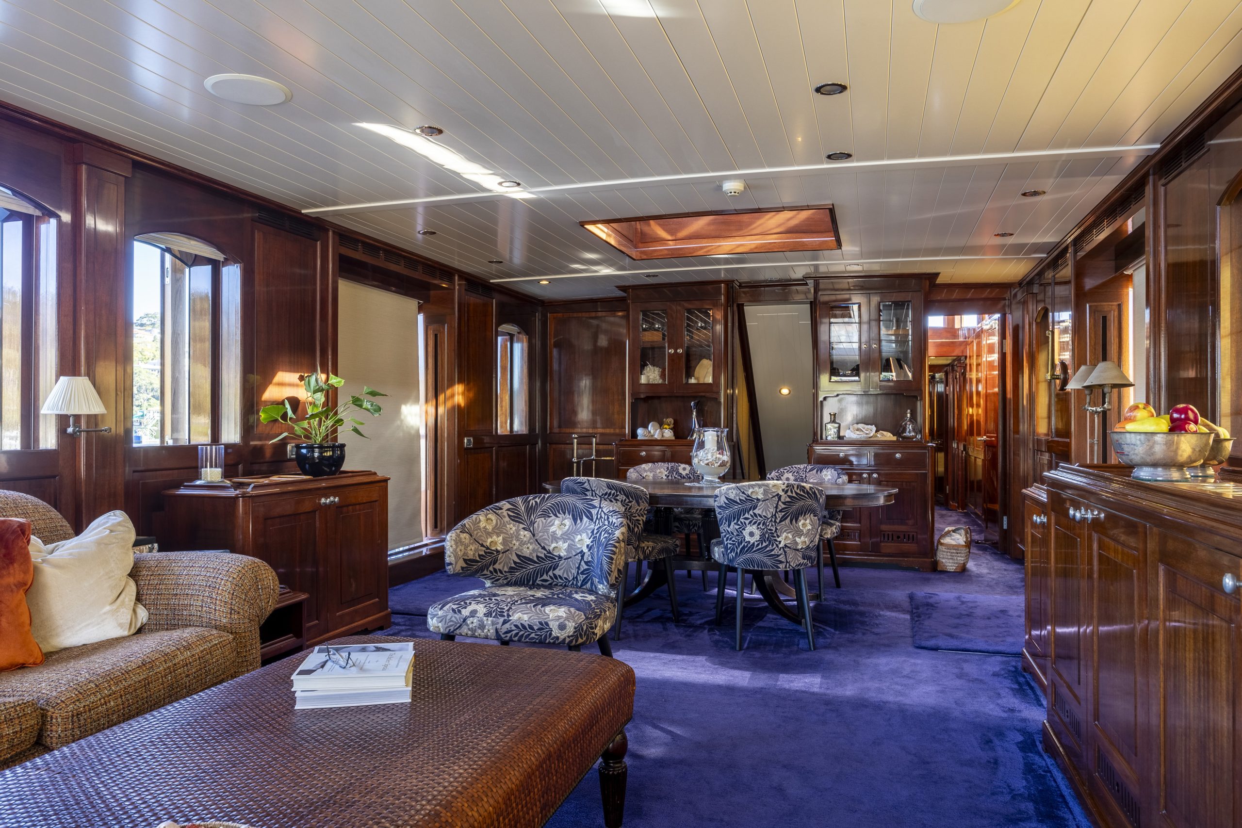 Azzura 100 - Vicsail - Your experts in yachting