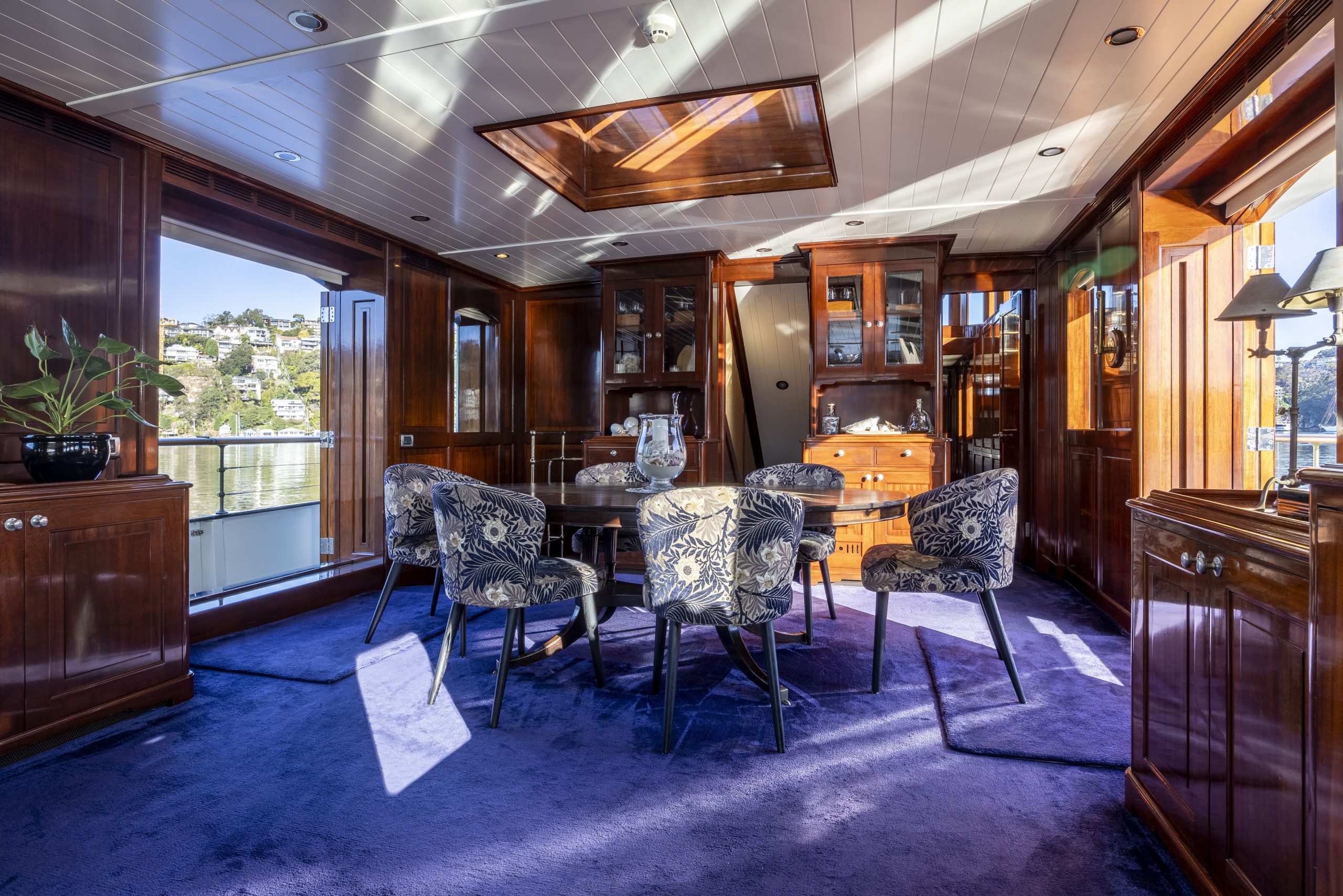 Azzura 100 - Vicsail - Your experts in yachting